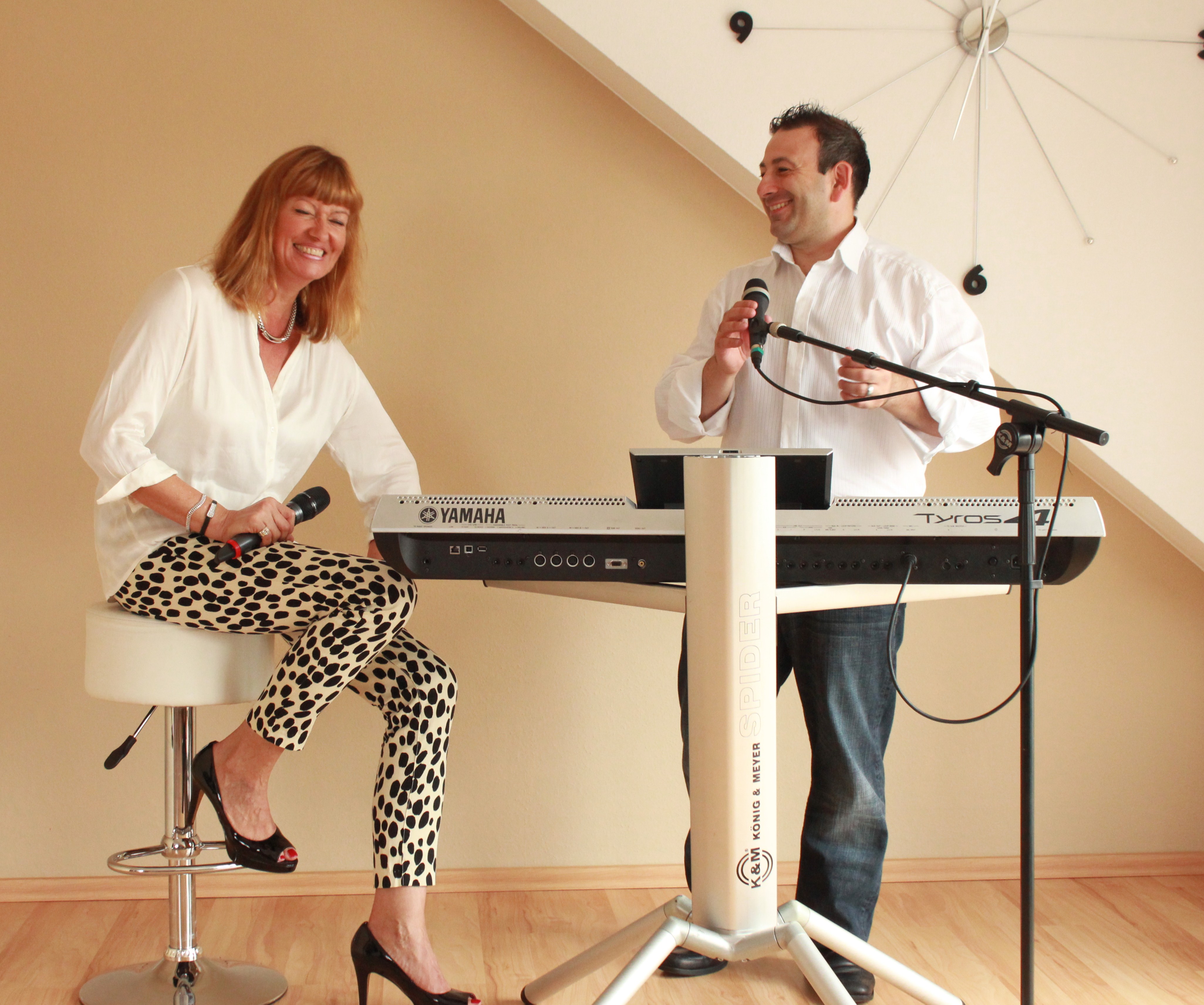 Bea | Sängerin | Ihre musikalische Begleitung für jede Feier - Bea & Bands